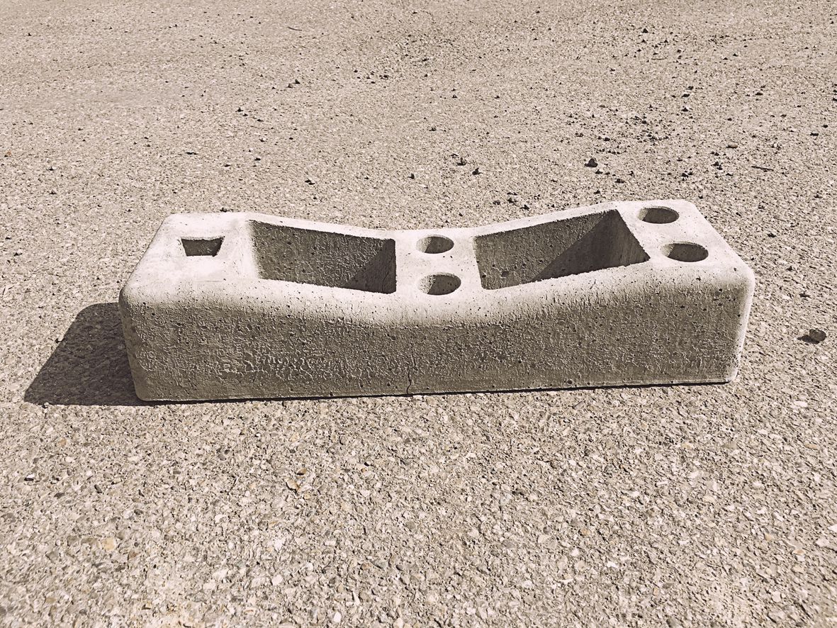 Plot en béton - 655x135x210 mm - poids 24 kg - HERAS