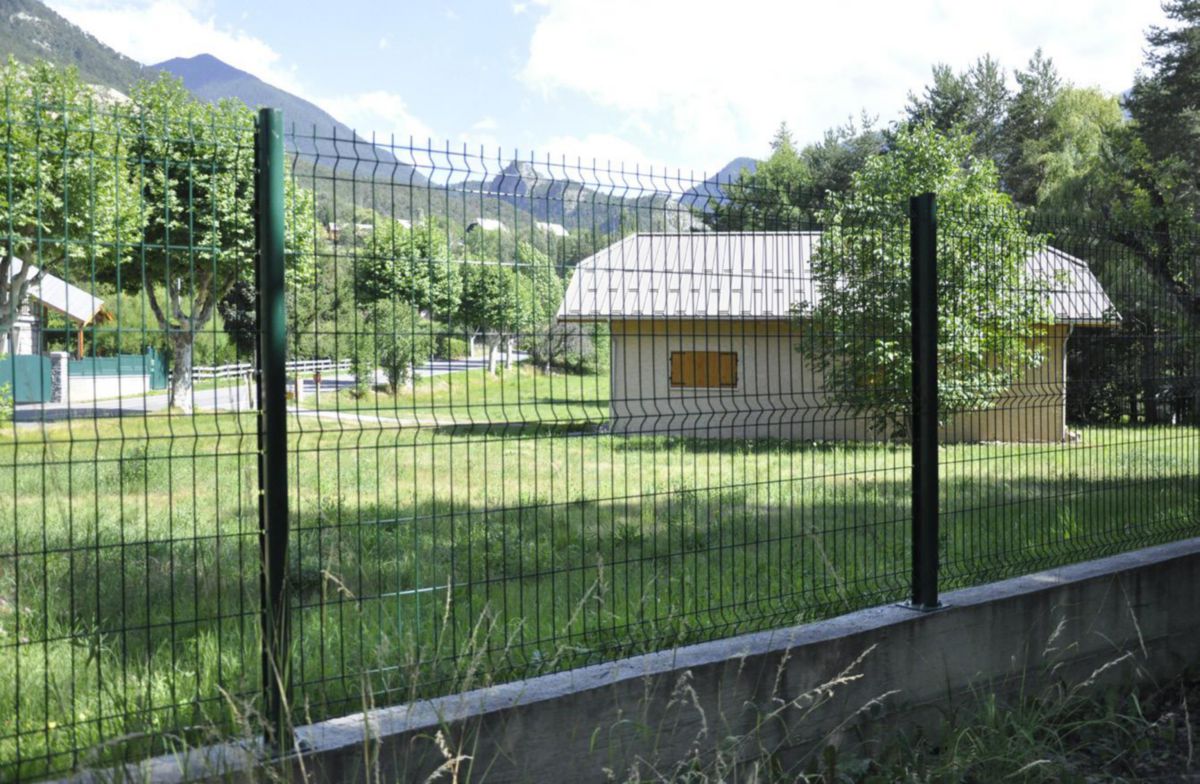 Platine plastifiée pour poteau Alizé - vert RAL 6005 - CLOTEX