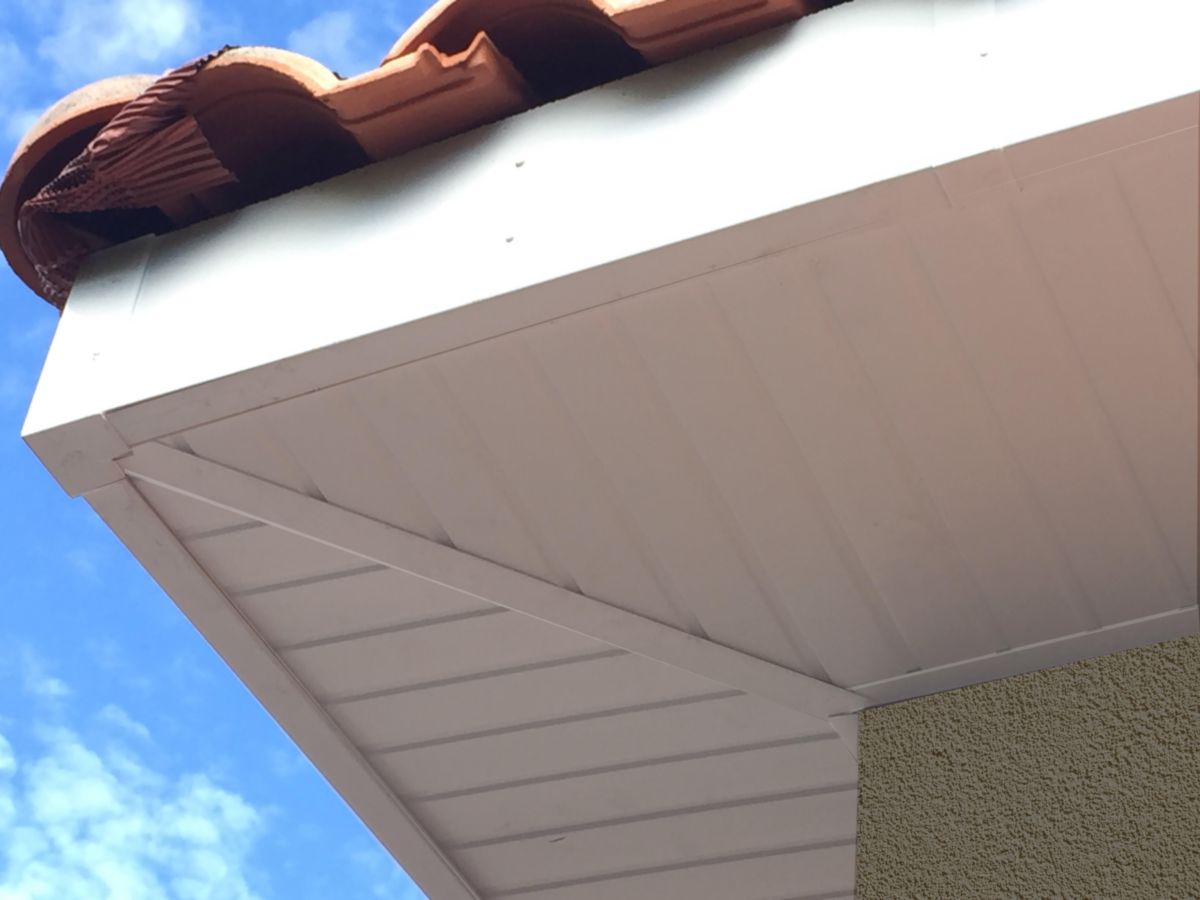 Bandeau de rive PVC cellulaire avec équerre en F - blanc - 9x200 mm - l ...