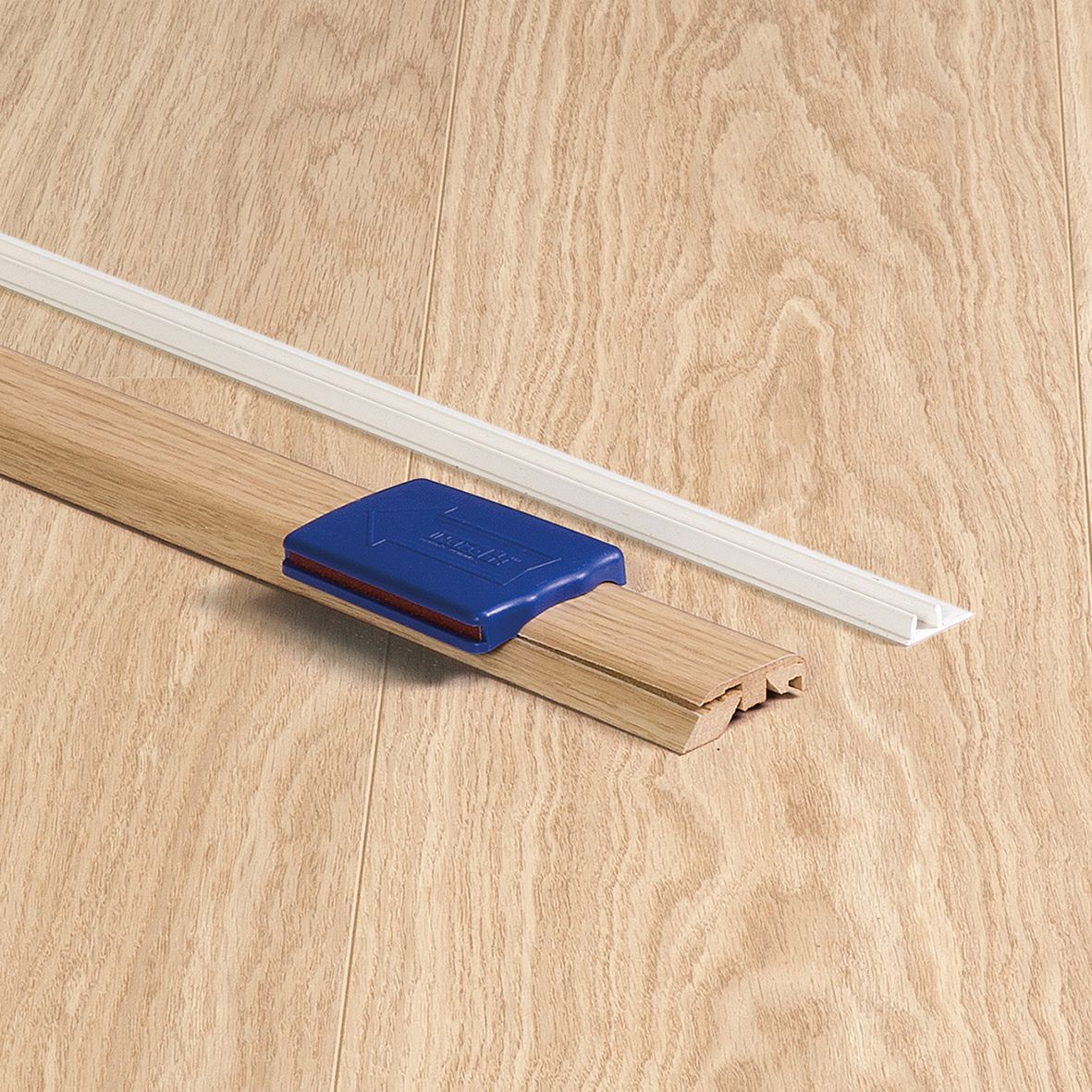 Profilé de finition Incizo - MDF teinte chêne vieilli patiné blanc 1653 ...