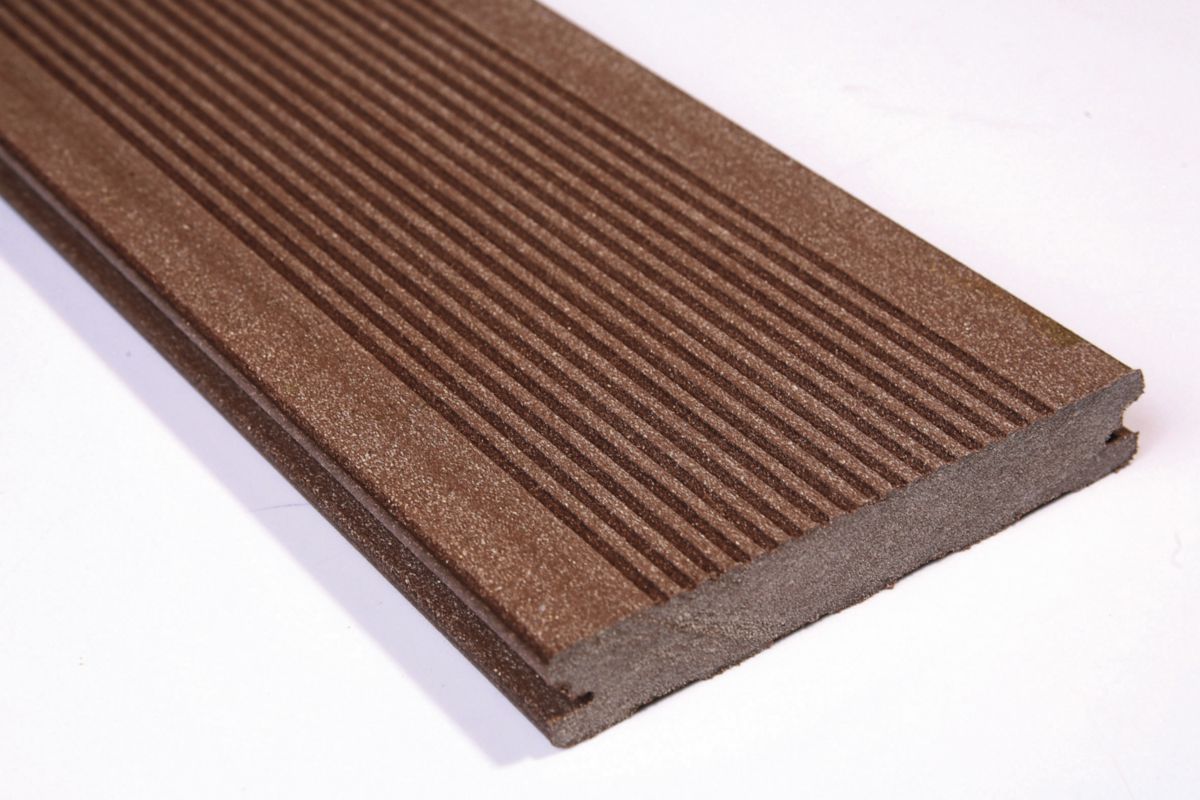 Lame de terrasse rainurée Élégance - bois composite brun exotique ...